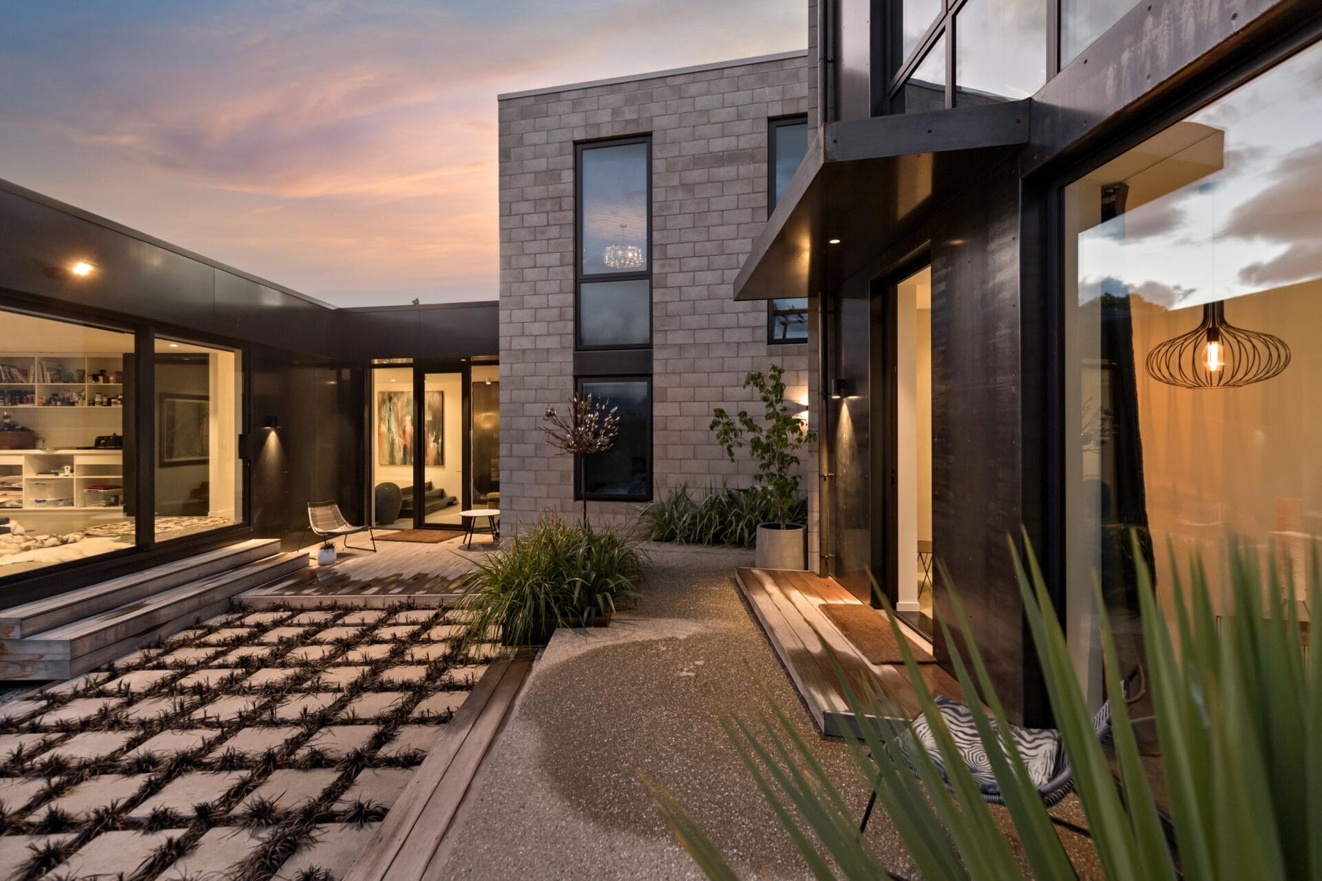 The Ivy Box Art Gallery Apartment Queenstown Holiday Home NZ